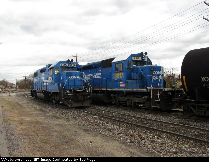 NS 5292 and CSX 8817